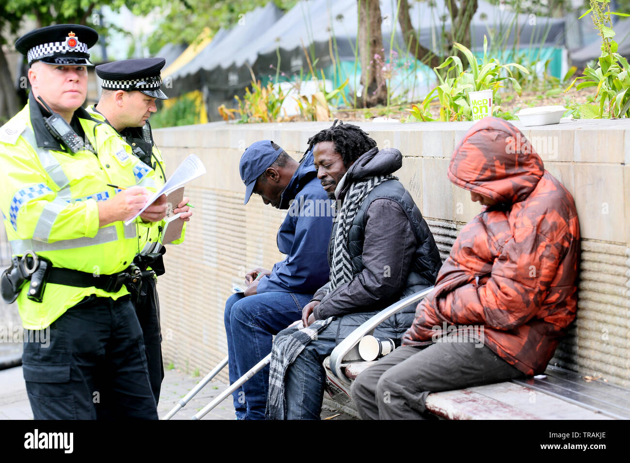 Homeless bench police uk hi-res stock photography and images - Alamy