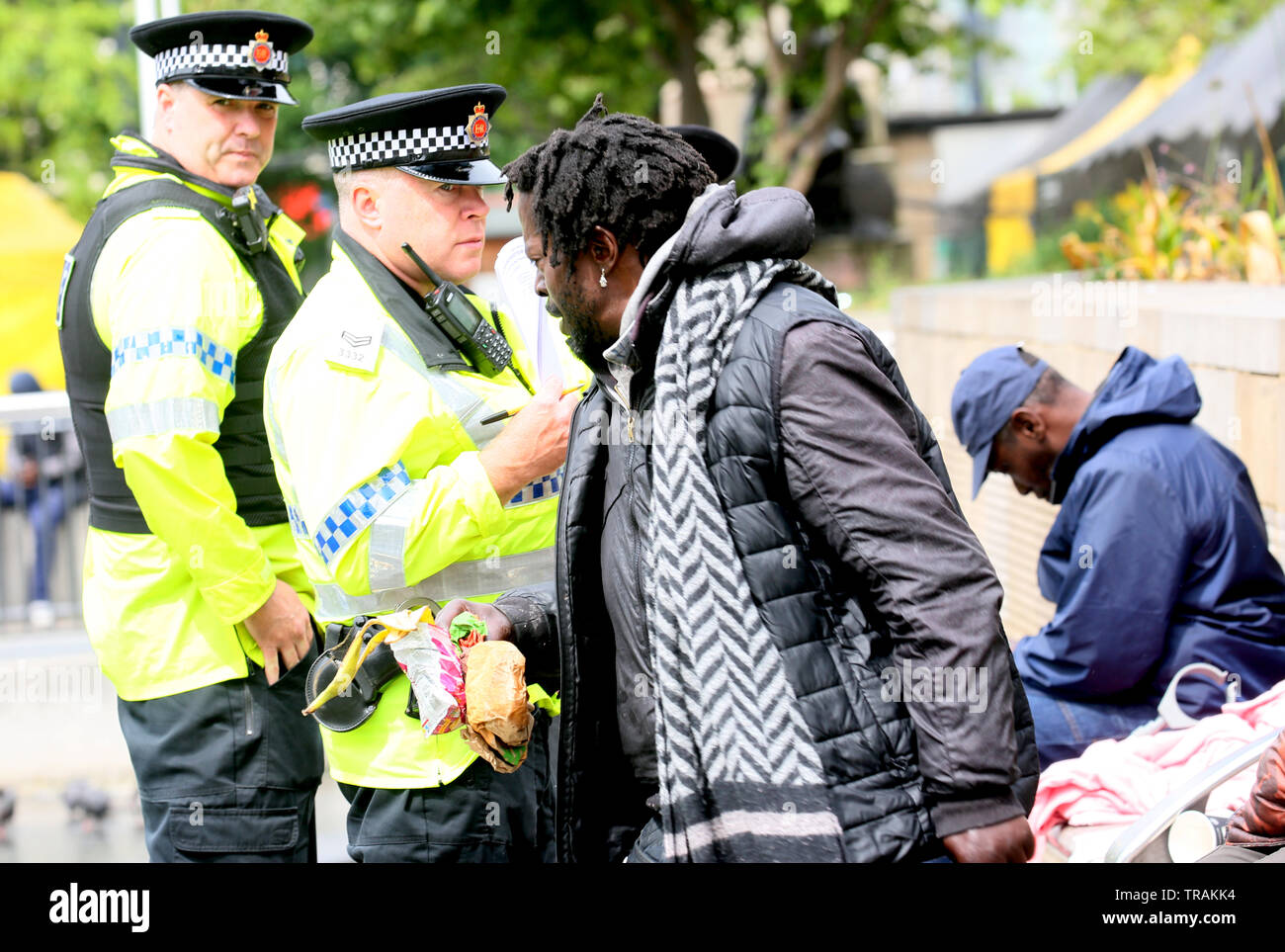 Homeless bench police uk hi-res stock photography and images - Alamy