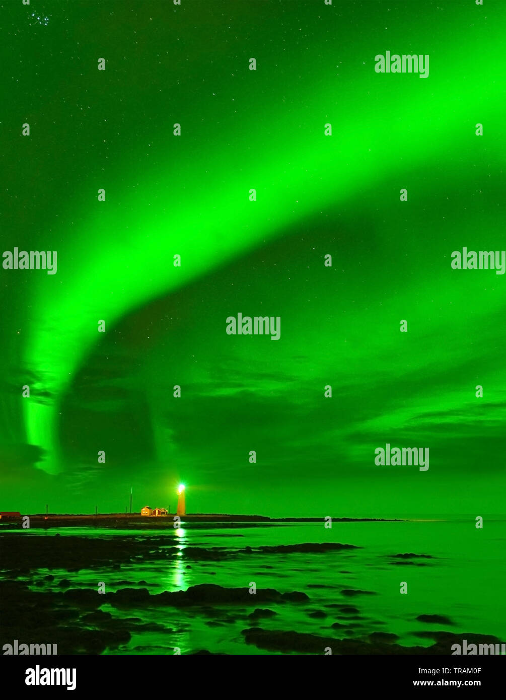 View of the northern light at Grotta Lighthouse in Reykjavik, Iceland ...