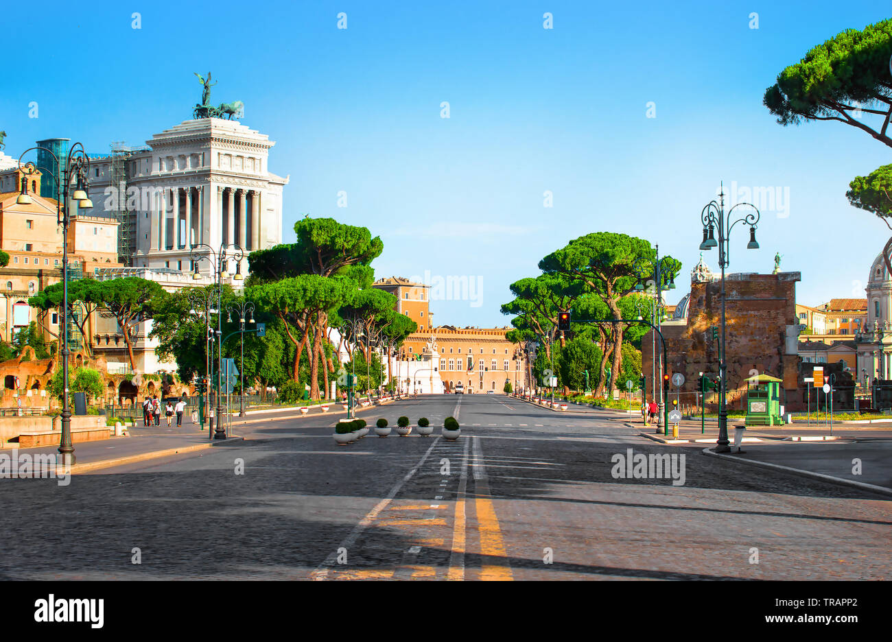 Summer day in rome hi-res stock photography and images - Alamy