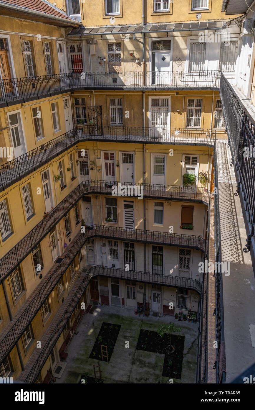 Inner yard of a living house in Jewish Quarter of Budapest Stock Photo ...