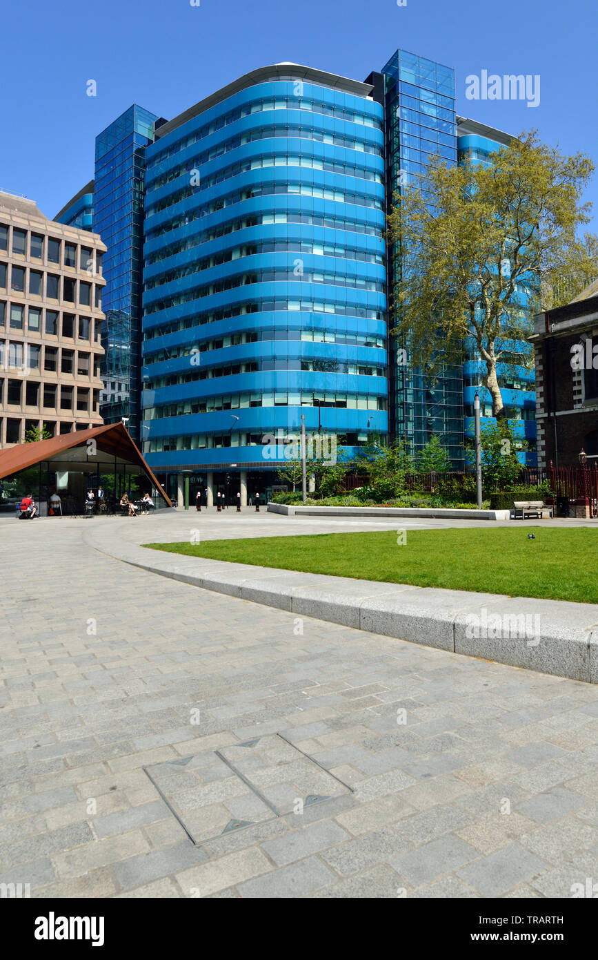 Aldgate Square and the St Botolph Building, Aldgate High St, London ...