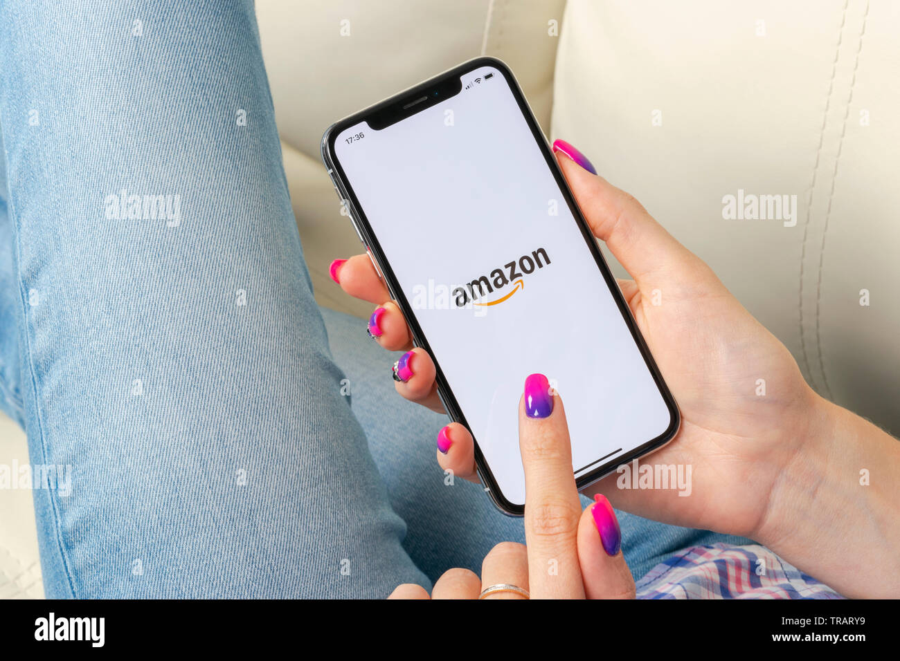 Hand fire magnifying glass hi-res stock photography and images - Alamy