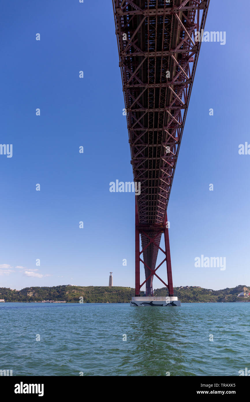 Ponte 25 de Abril, suspension bridge, Lisbon, Portugal Stock Photo - Alamy