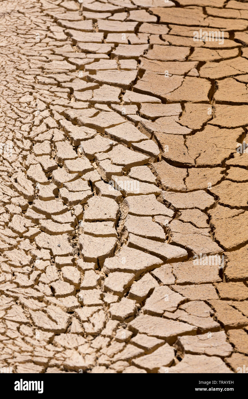 Dried out creek bed hi-res stock photography and images - Alamy