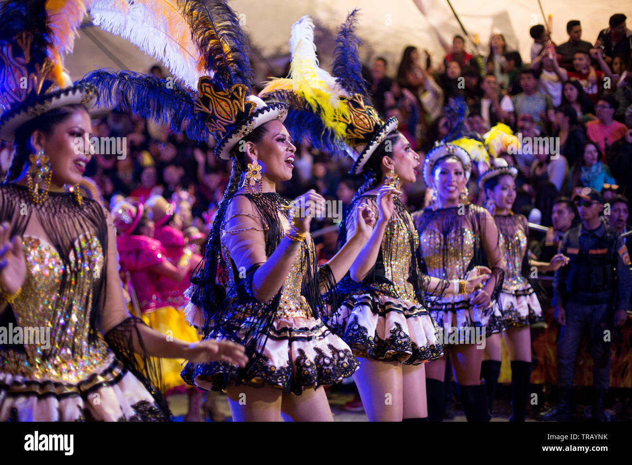 Bolivian costumes hi-res stock photography and images - Alamy