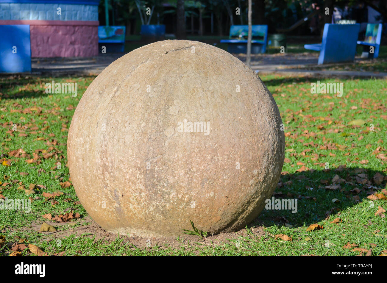 The famous and misterious pre-columbian stone spheres of Costa Rica ...