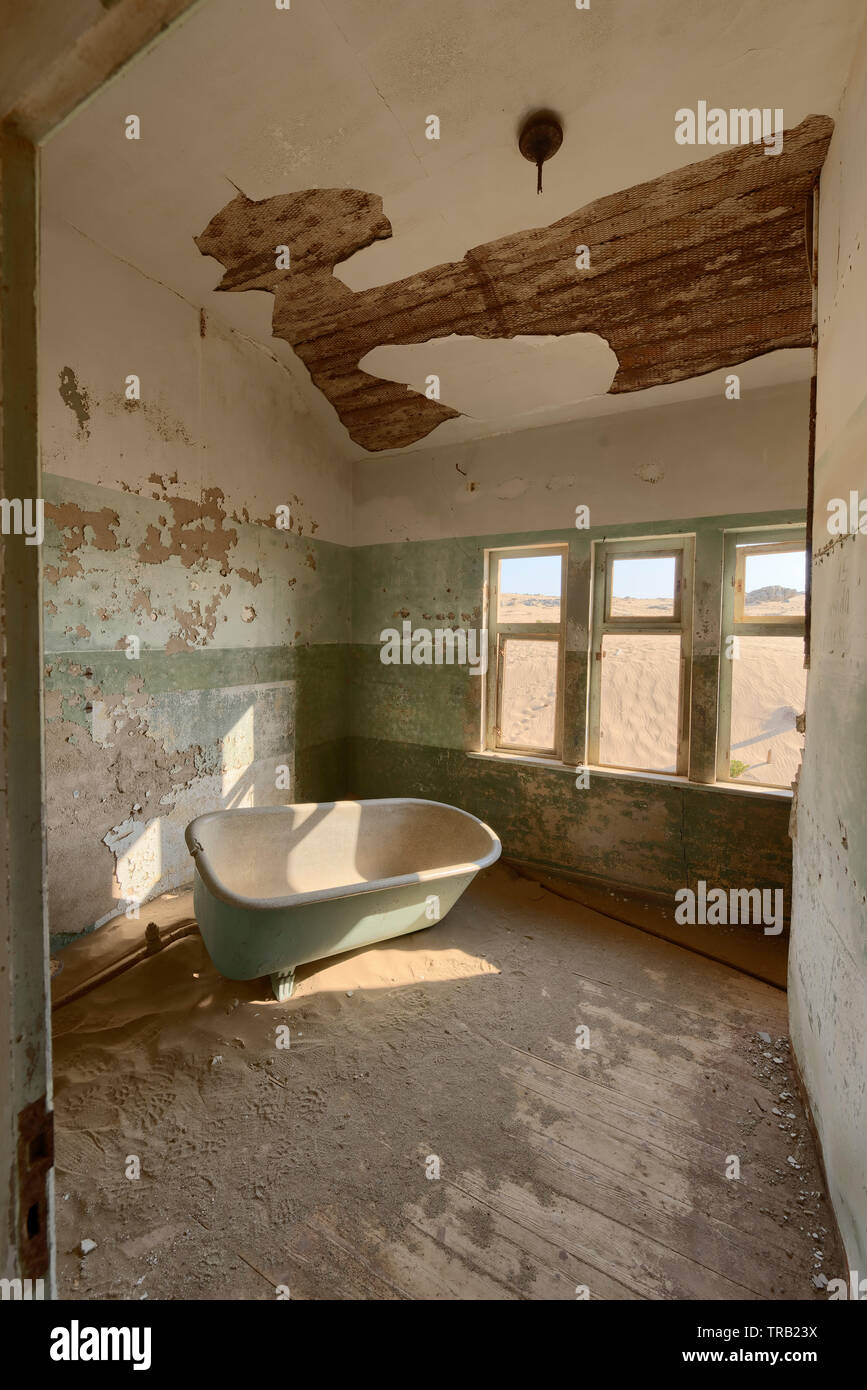 Inside a wrecked building hi-res stock photography and images - Alamy