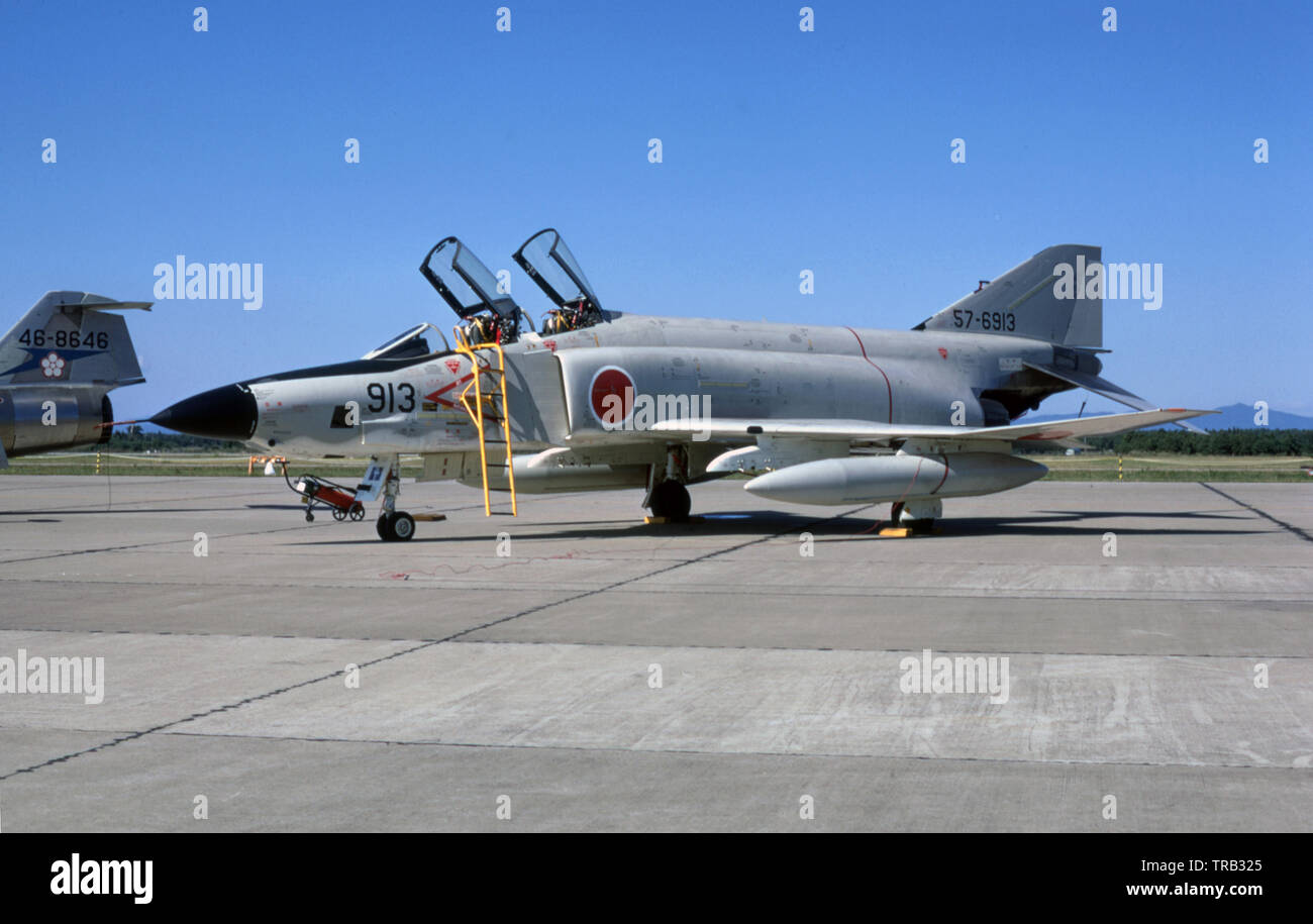 Japanische Luftwaffe JASDF Mitsubishi RF-4EJ Kai Phantom II - Japanese Air Force / Japan Air ...
