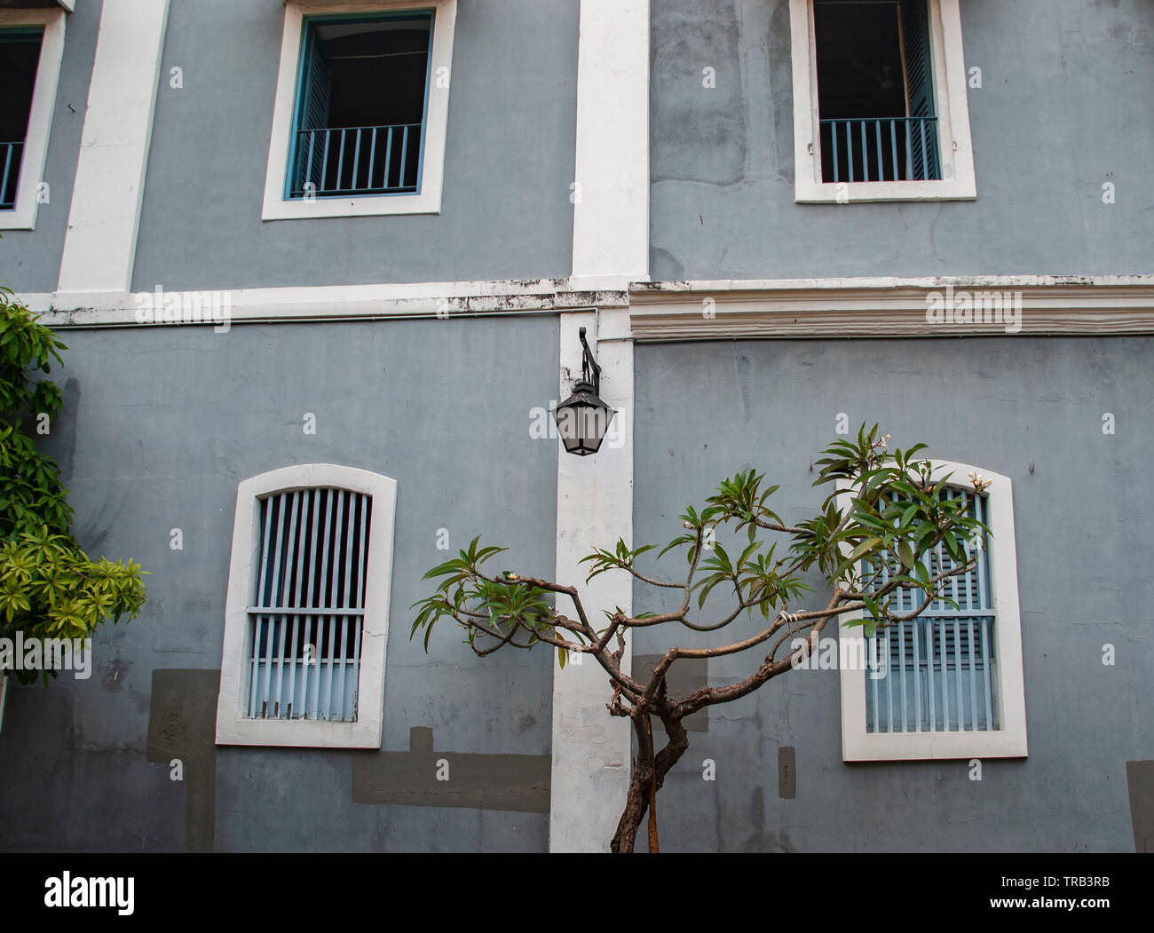 Pondicherry french architecture hi-res stock photography and images - Alamy