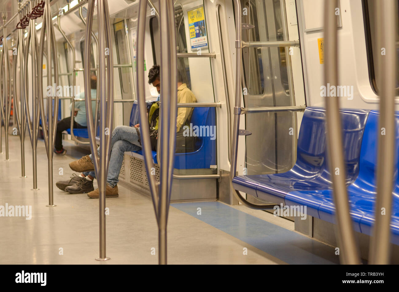 India delhi metro train interior hi-res stock photography and images ...