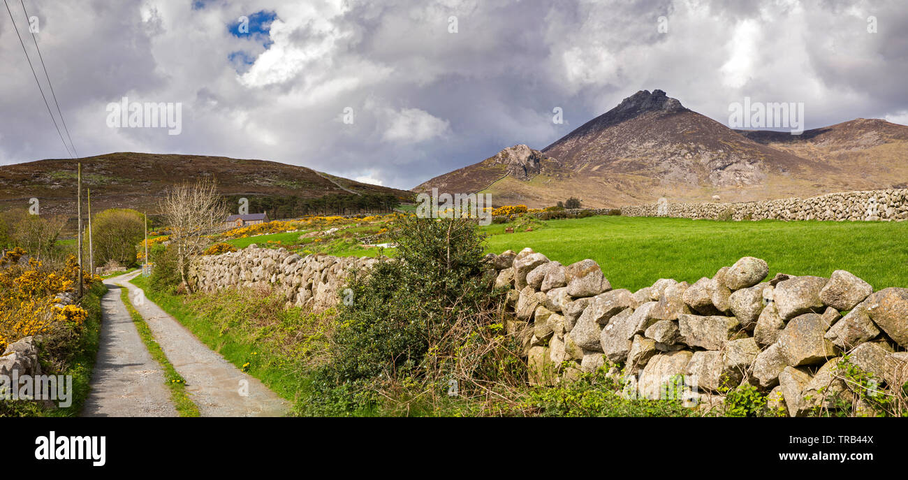 Small Stone Cottage High Resolution Stock Photography and Images - Alamy
