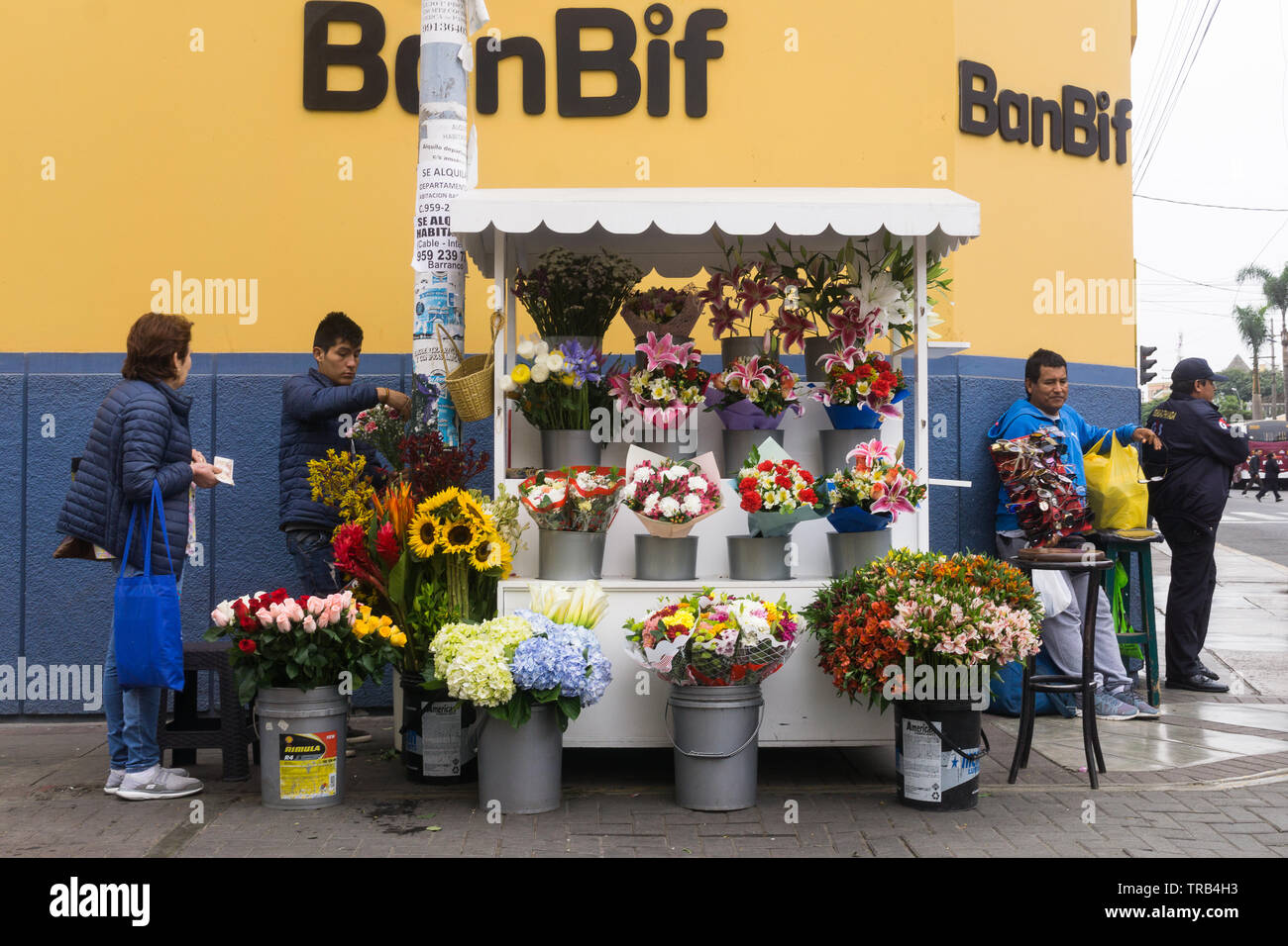 Peruvian Street Vendor High Resolution Stock Photography and Images - Alamy