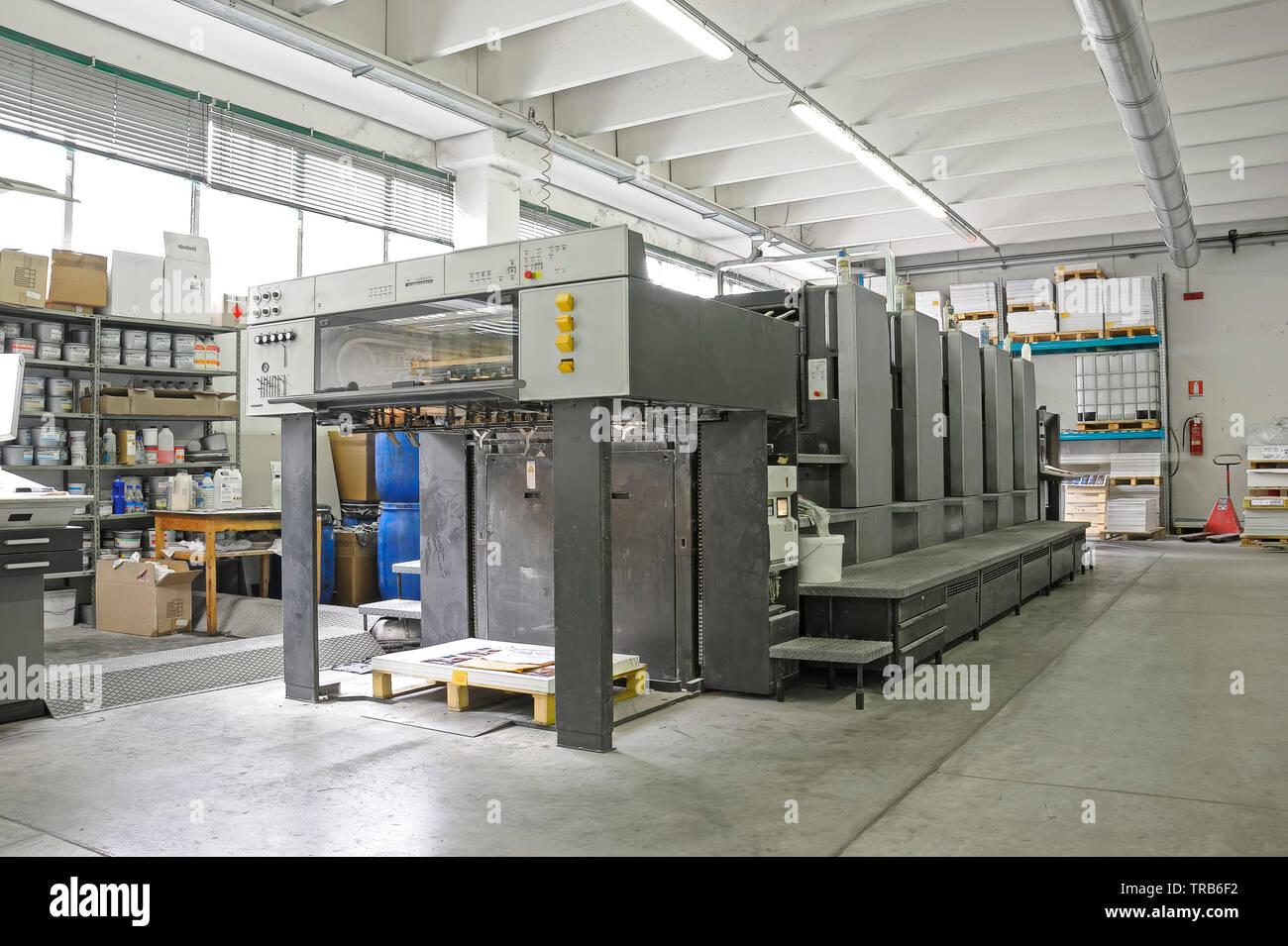 five color offset press lithography machine Stock Photo - Alamy