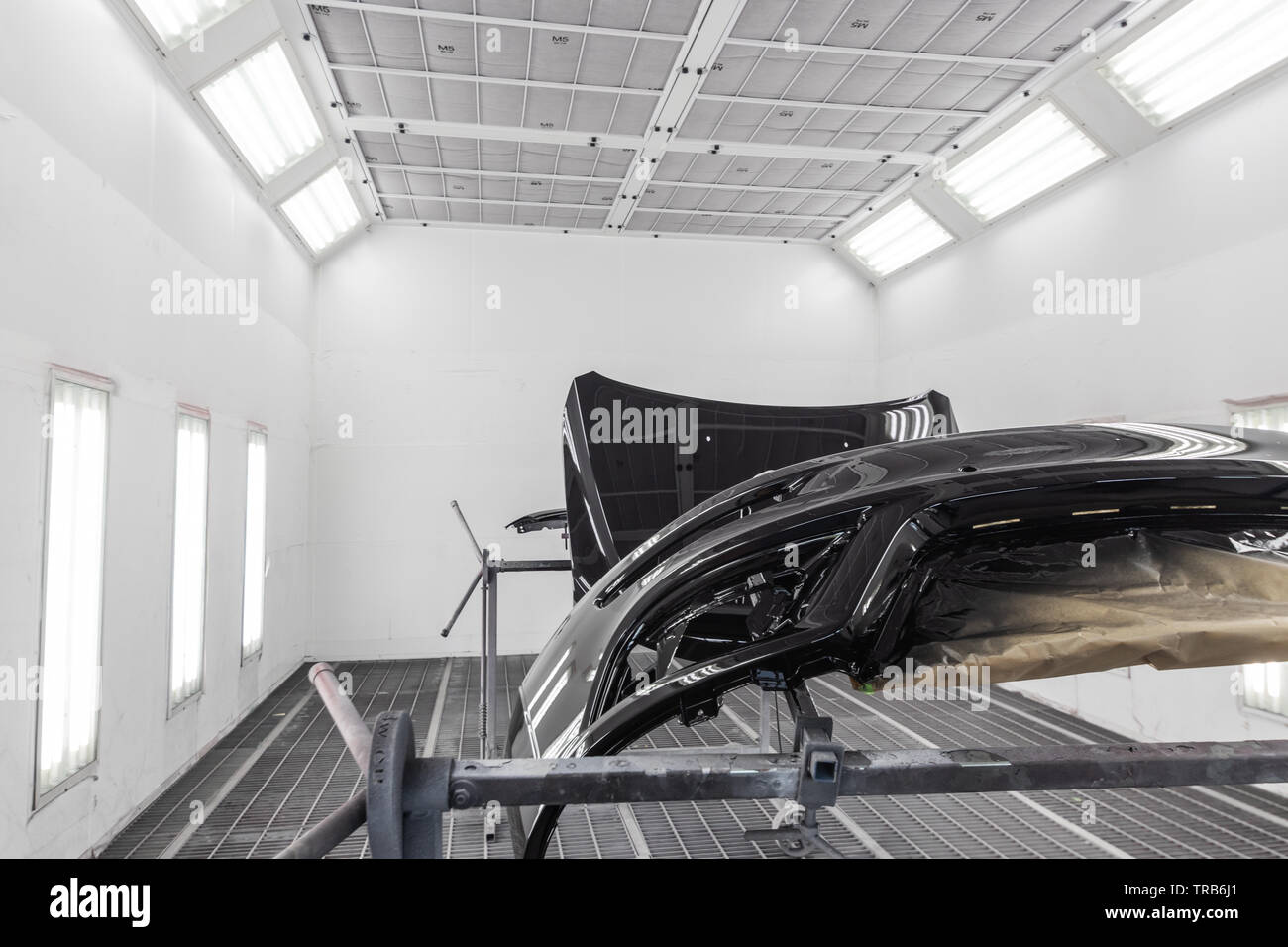 Paint booth hi-res stock photography and images - Alamy