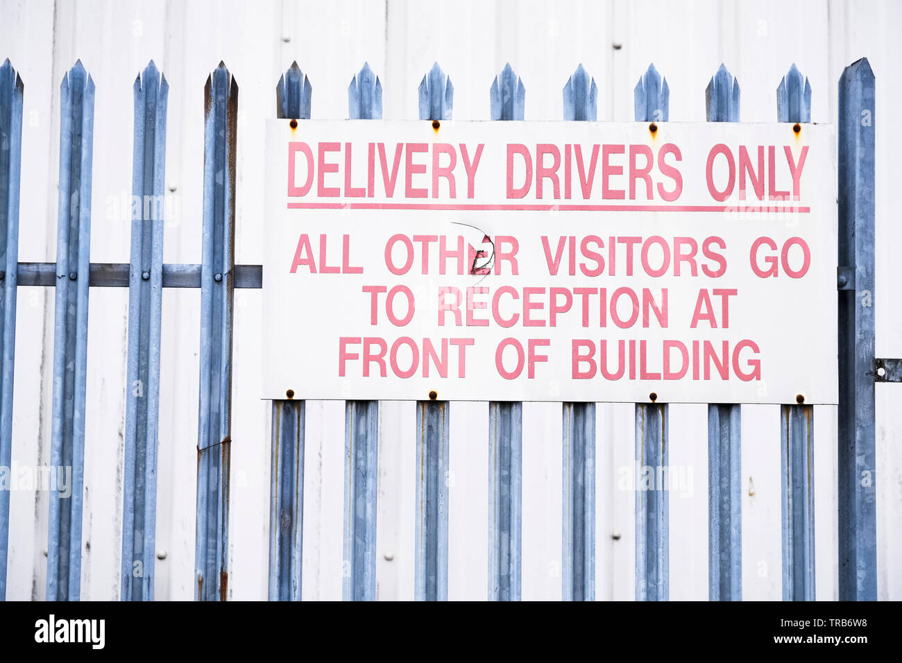 Delivery drivers and visitors go to reception sign Stock Photo - Alamy