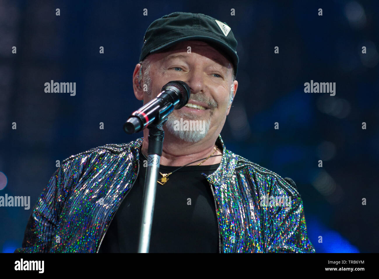 Vasco Rossi performed last night in Milan at San Siro Stadium for the ...