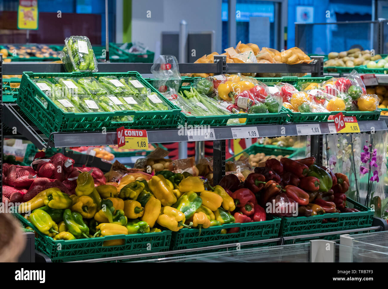 Express food mart hi-res stock photography and images - Alamy