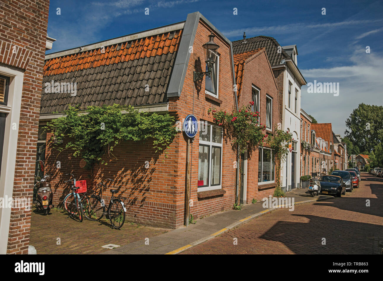 Narrow Corner Building High Resolution Stock Photography and Images - Alamy