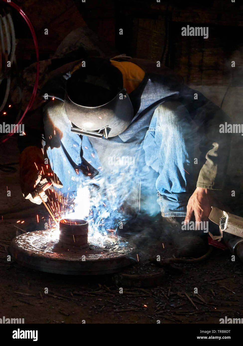 Gear production welding hi-res stock photography and images - Alamy