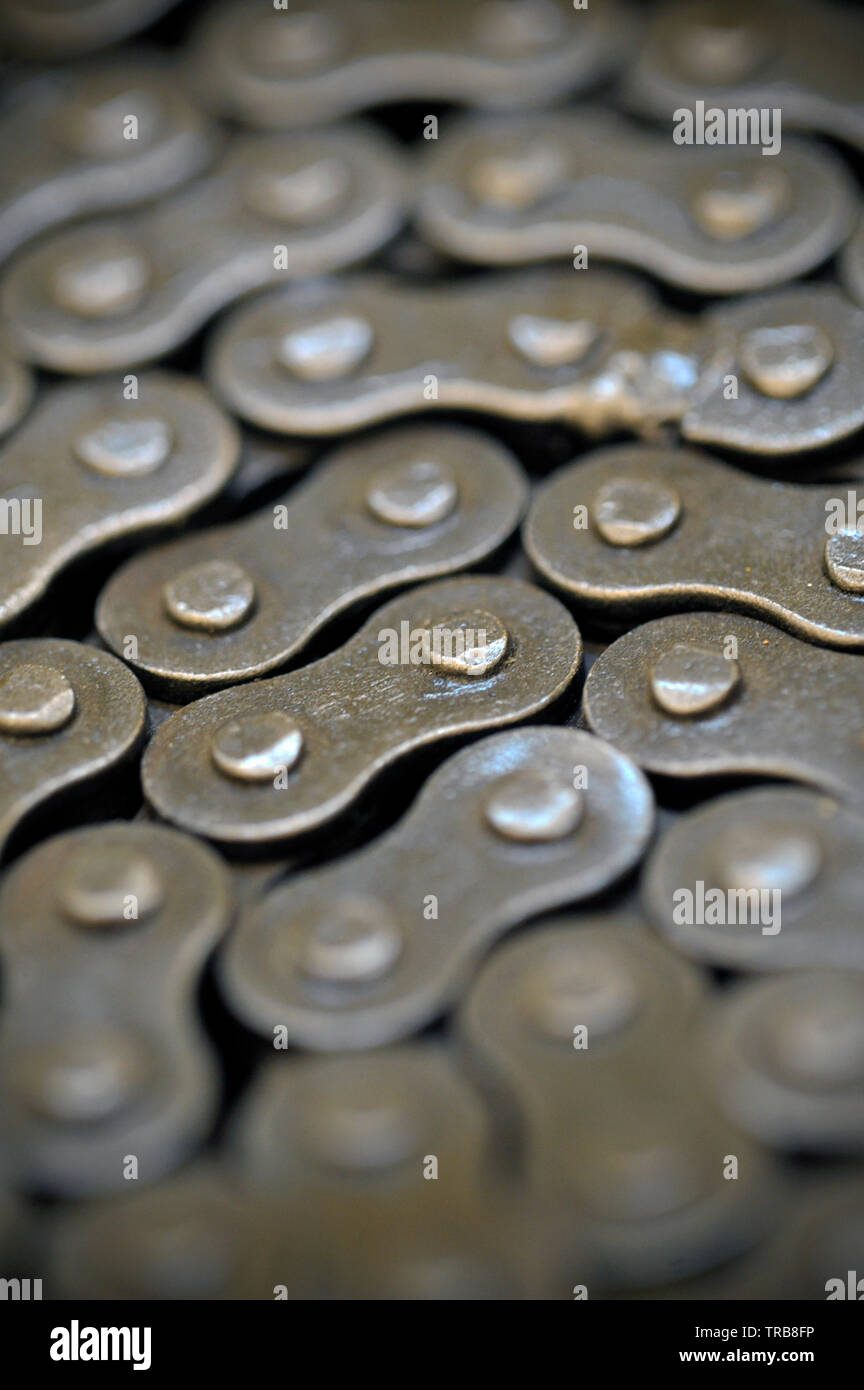 Metal chian hi-res stock photography and images - Alamy
