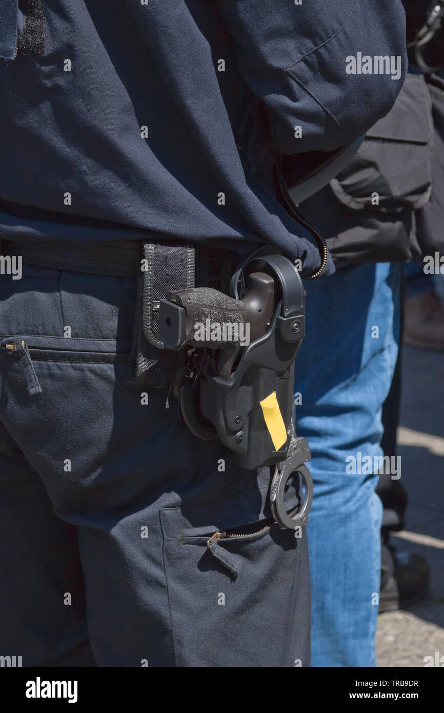 German police uniforms hi-res stock photography and images - Alamy