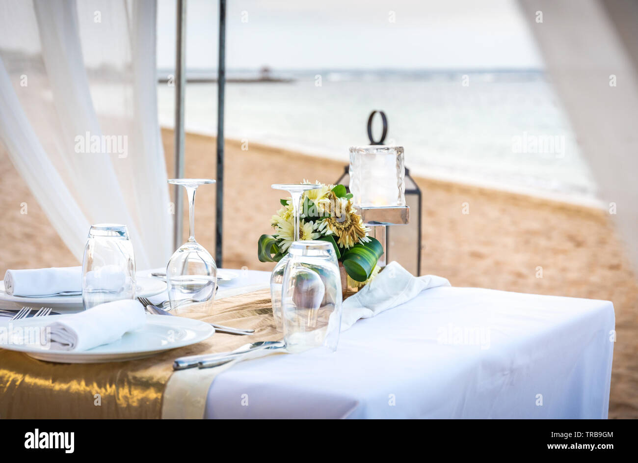 Evening setting table hi-res stock photography and images - Alamy