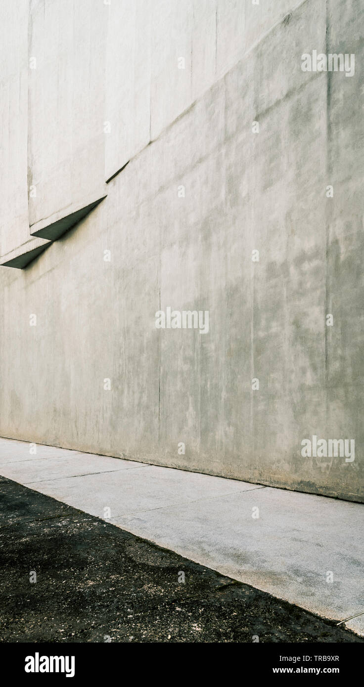 Empty grunge wall with a white path Stock Photo - Alamy