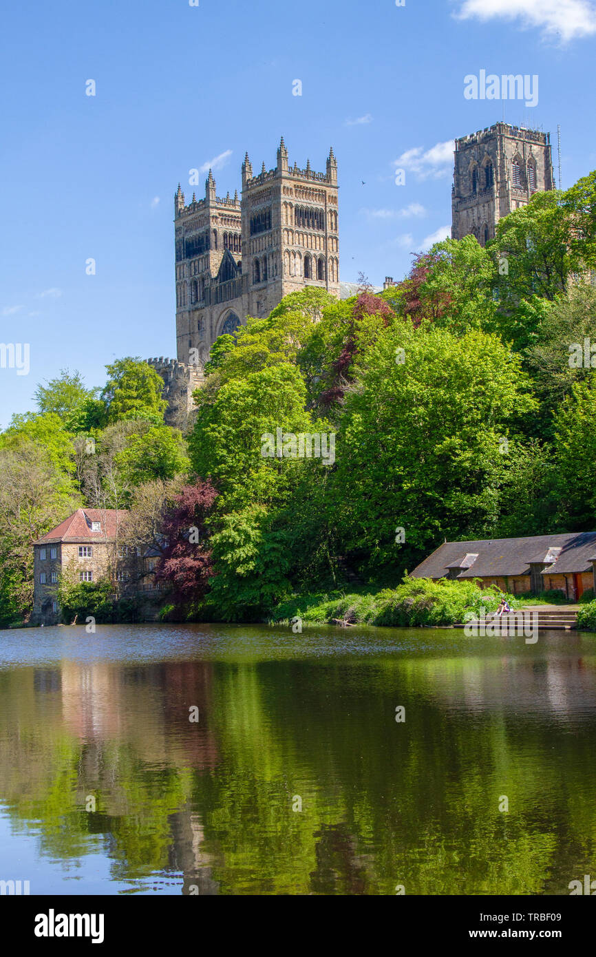 What to wear in spring hi-res stock photography and images - Alamy