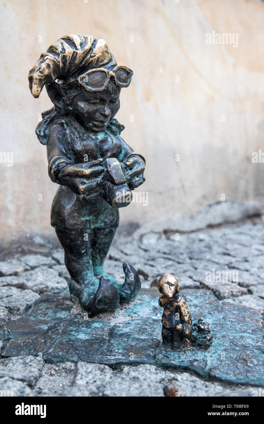 bronze dwarfs gnomes sculpture, symbol of Wroclaw city, Poland Stock ...