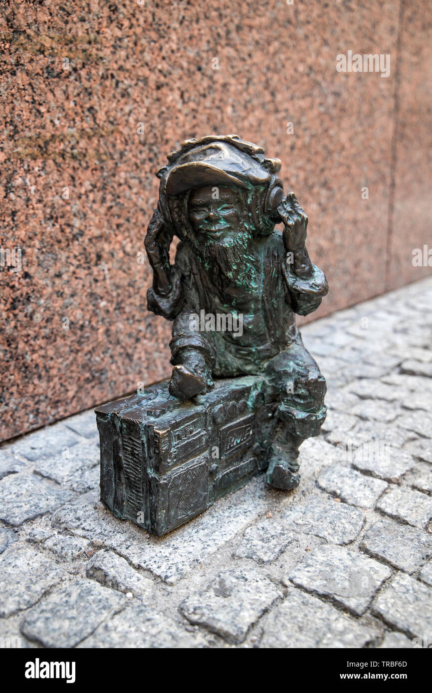 bronze dwarfs gnomes sculpture, symbol of Wroclaw city, Poland Stock ...
