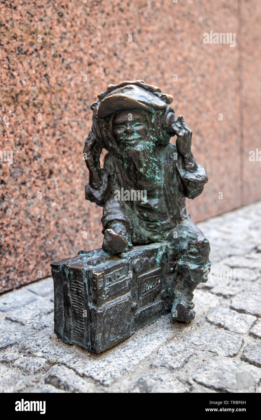 bronze dwarfs gnomes sculpture, symbol of Wroclaw city, Poland Stock ...
