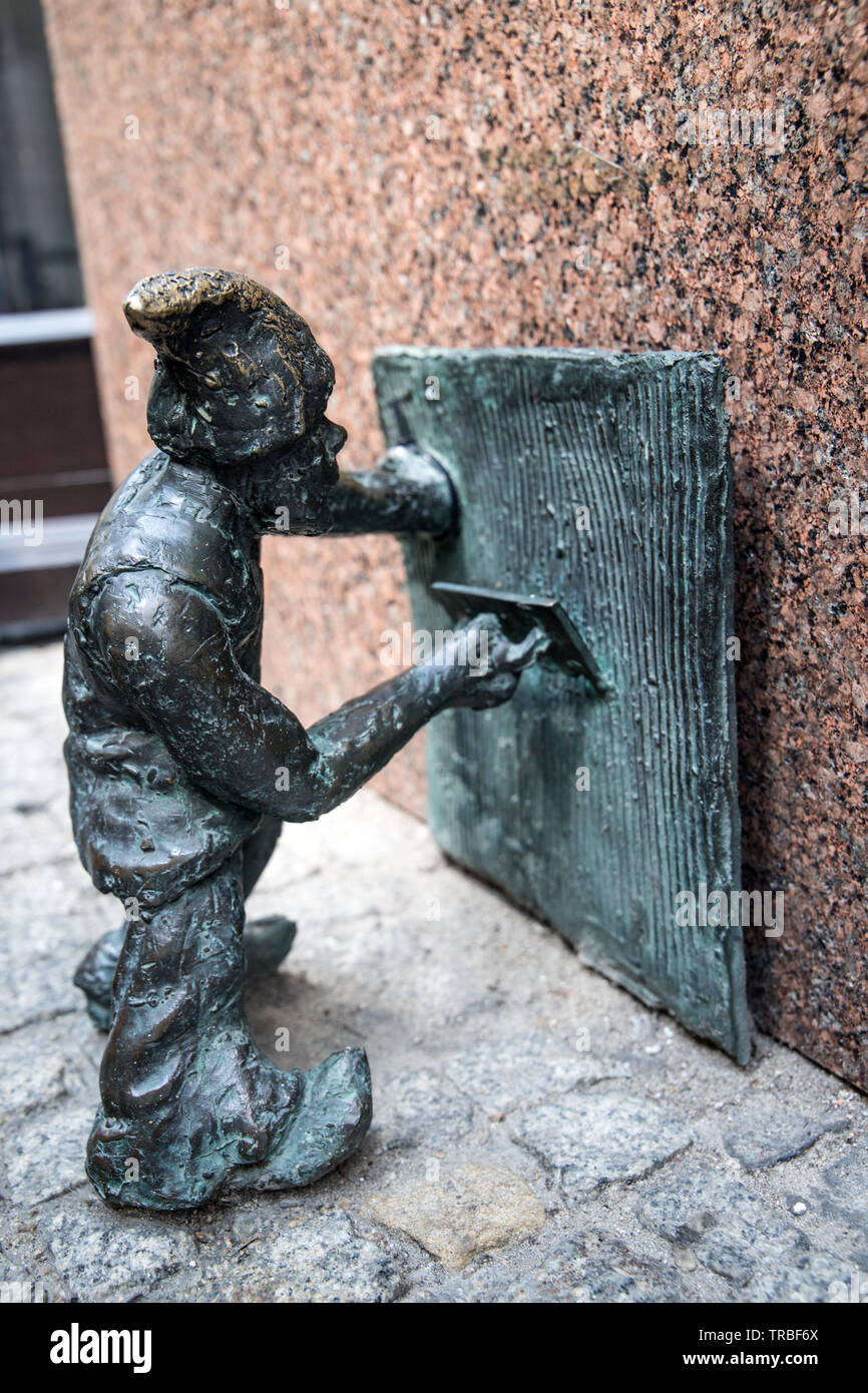 bronze dwarfs gnomes sculpture, symbol of Wroclaw city, Poland Stock ...