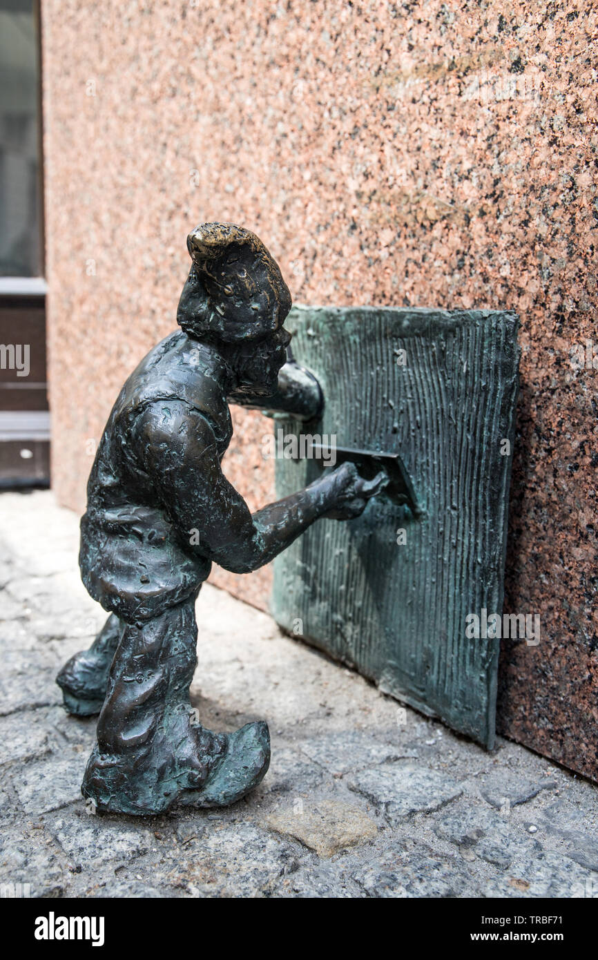 bronze dwarfs gnomes sculpture, symbol of Wroclaw city, Poland Stock ...