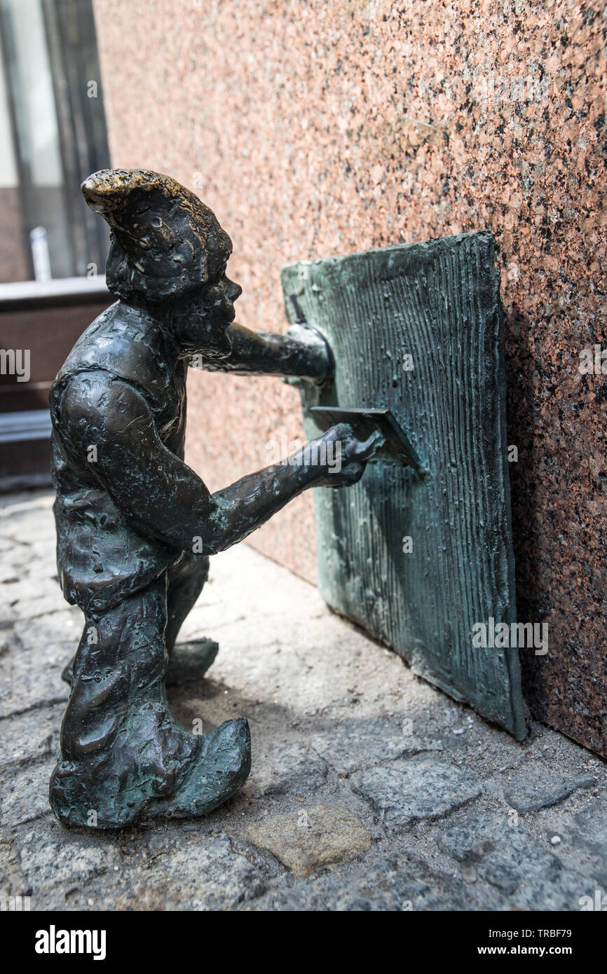 bronze dwarfs gnomes sculpture, symbol of Wroclaw city, Poland Stock ...