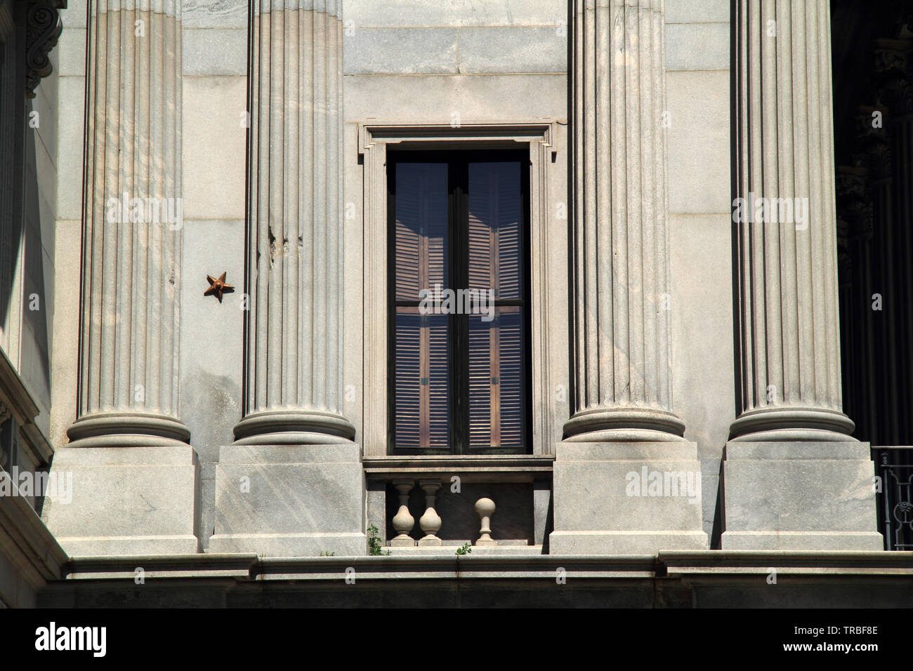 Stars along the walls of the South Carolina statehouse mark damage ...