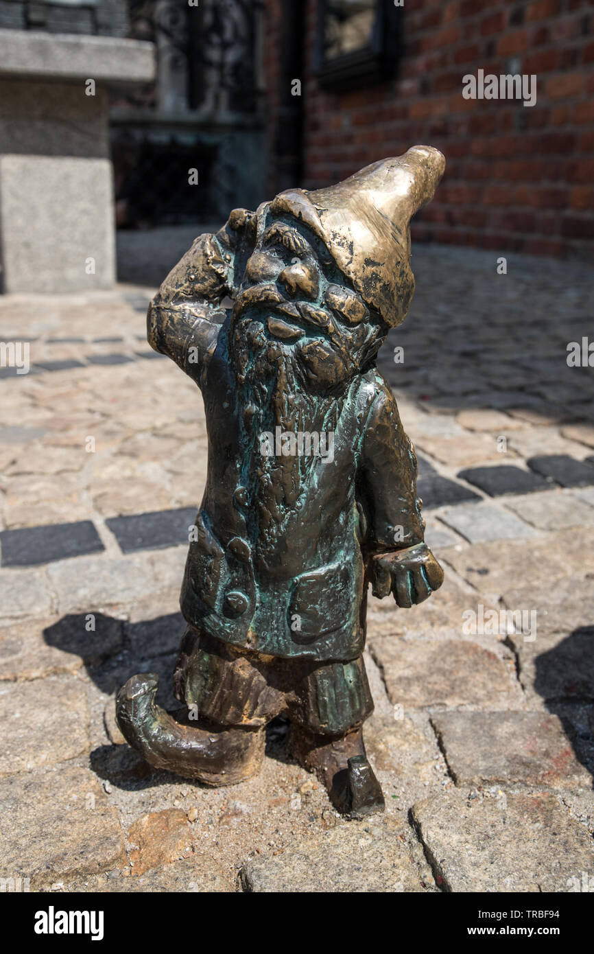 bronze dwarfs gnomes sculpture, symbol of Wroclaw city, Poland Stock ...