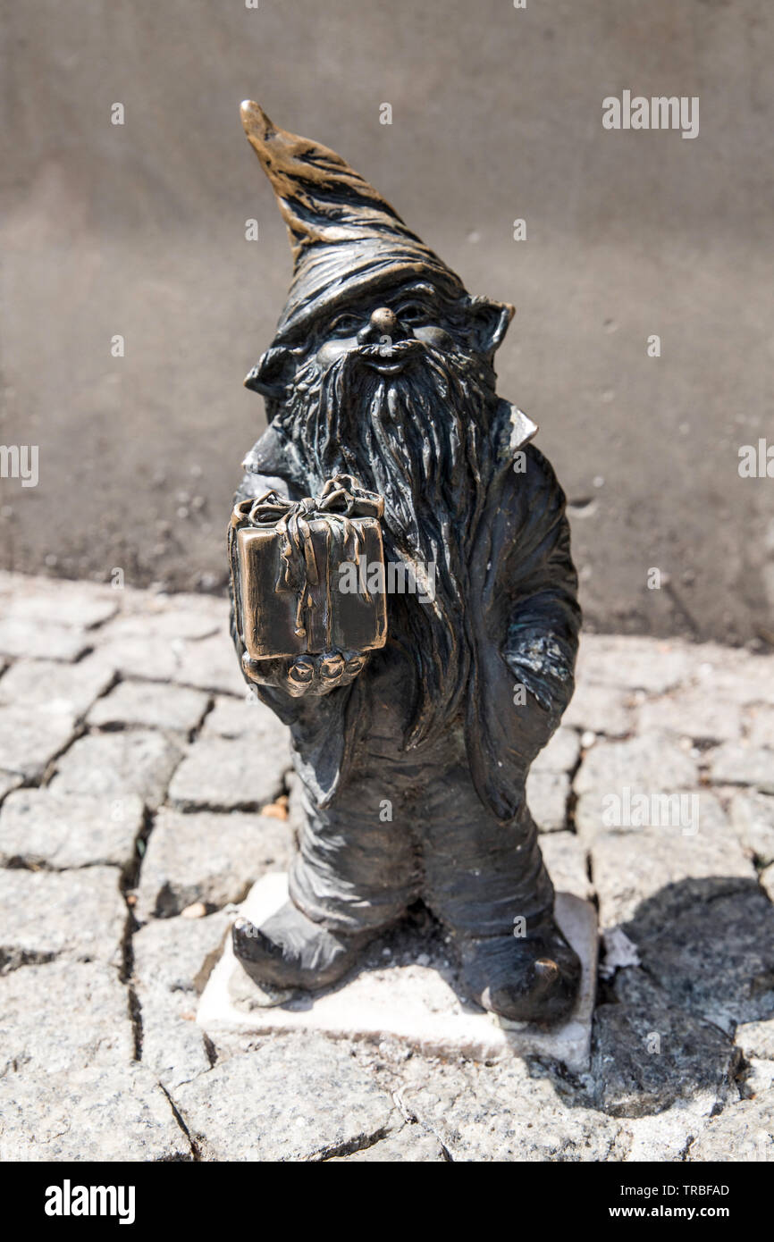 bronze dwarfs gnomes sculpture, symbol of Wroclaw city, Poland Stock ...