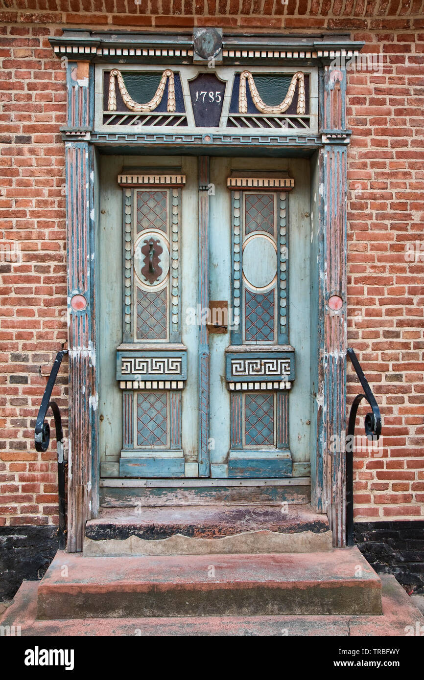 Double outside stairs hi-res stock photography and images - Alamy