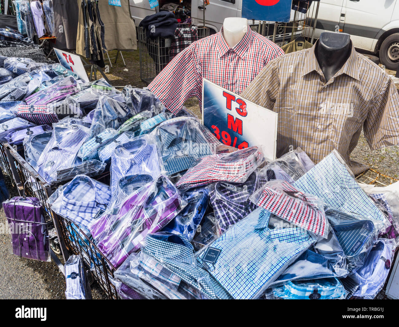 Clothes market hi-res stock photography and images - Alamy