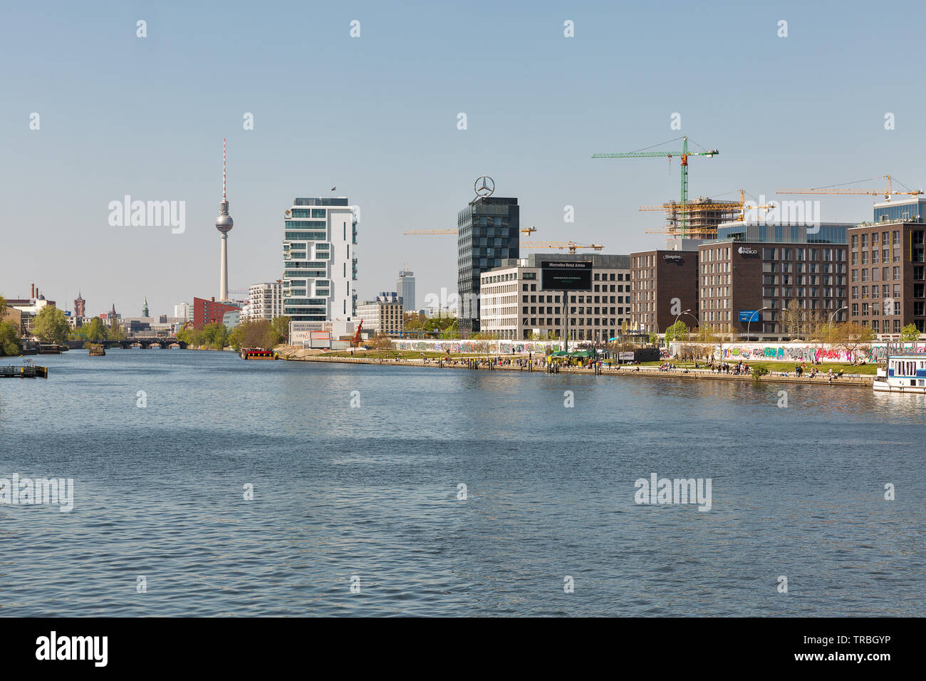 Mercedes skyscraper hi-res stock photography and images - Alamy