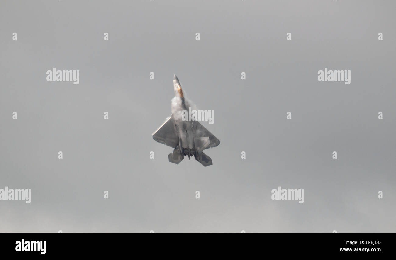 Usaf supersonic fighter hi-res stock photography and images - Alamy