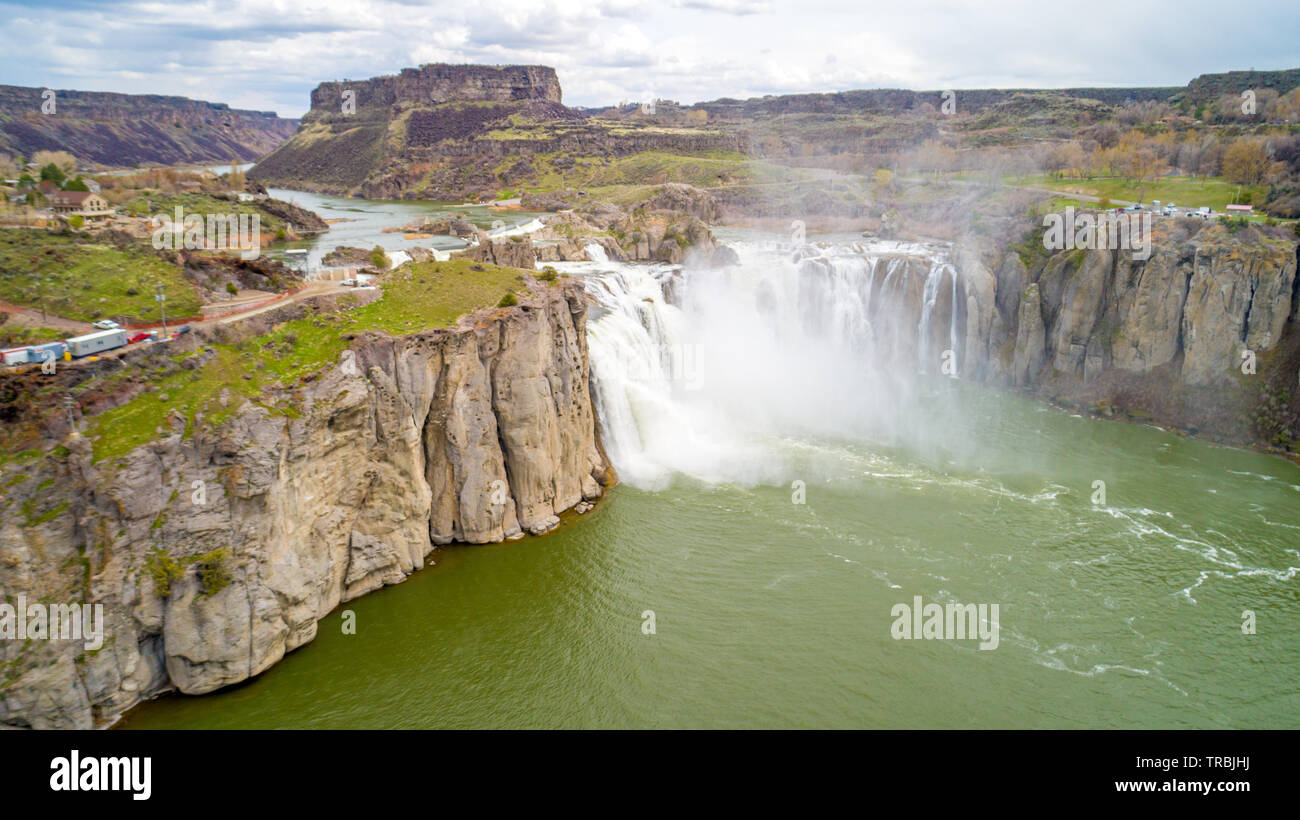 Waterfall on the Snake River in a deep canyon with mist Stock Photo - Alamy