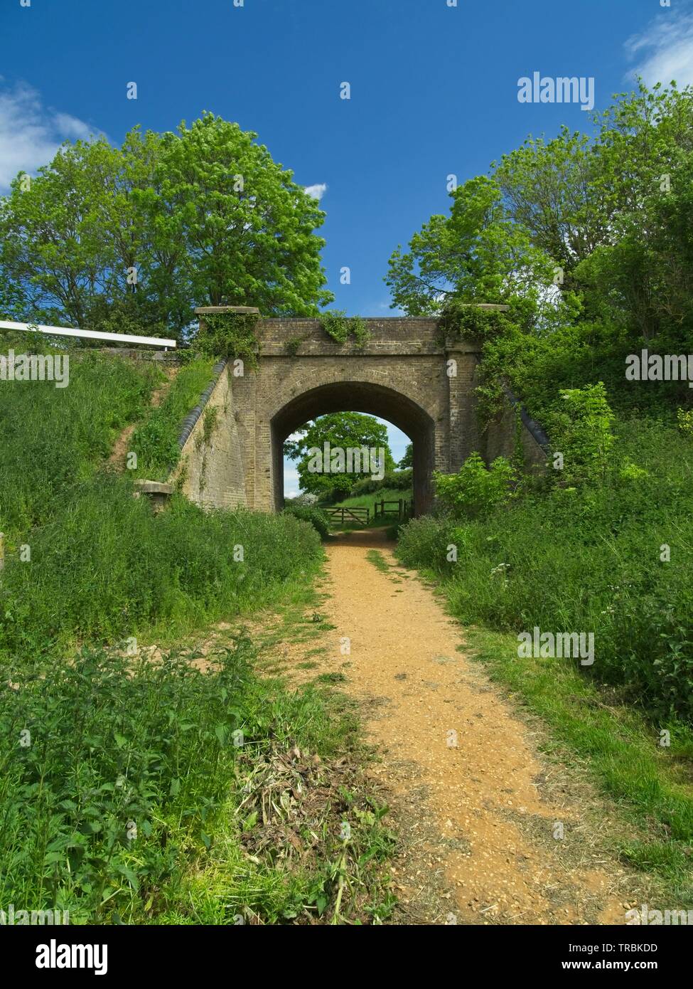 Brick railway bridge hi-res stock photography and images - Alamy