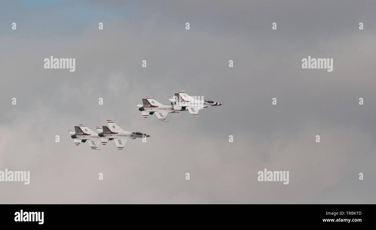 Thunderbirds precision flying team hi-res stock photography and images ...