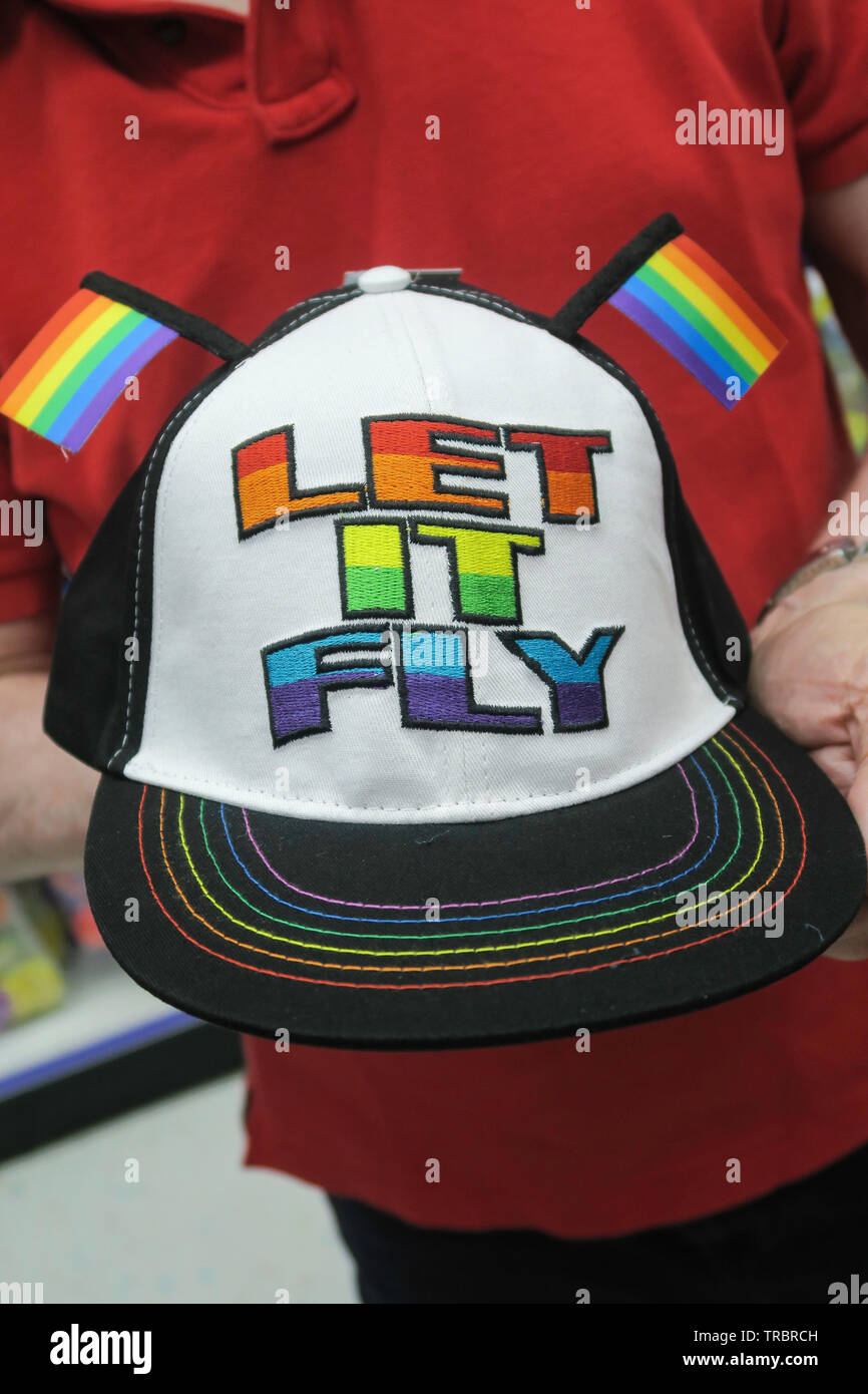 Lgbtq pride rainbow flag hi-res stock photography and images - Alamy