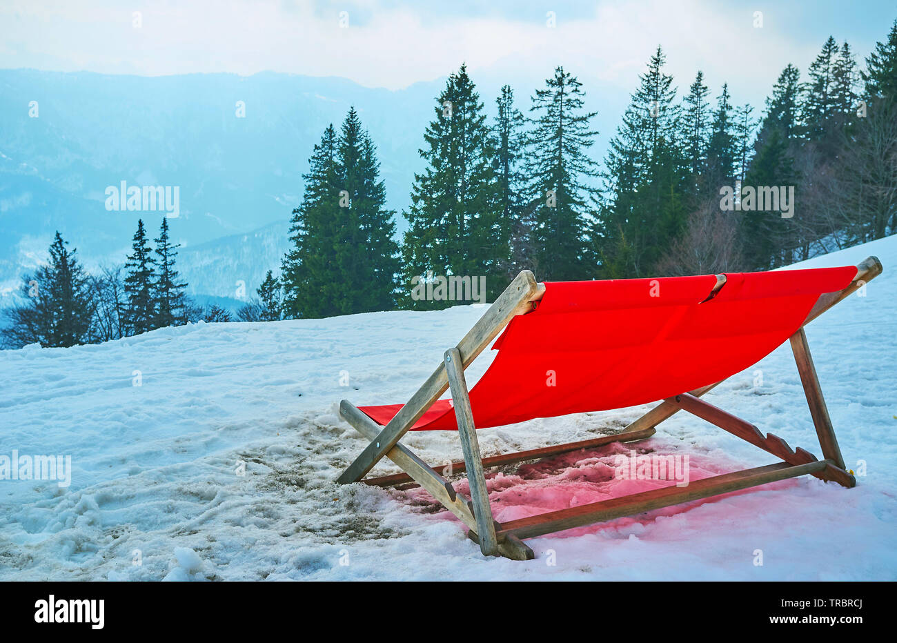 The red sun bed in snow on the slope of Mount Katrin, Bad Ischl ...