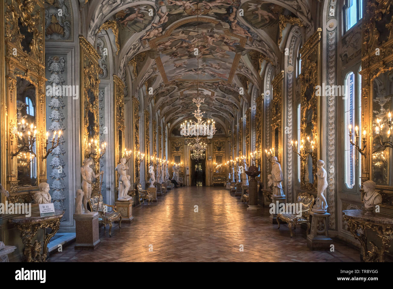 Mirros room hi-res stock photography and images - Alamy