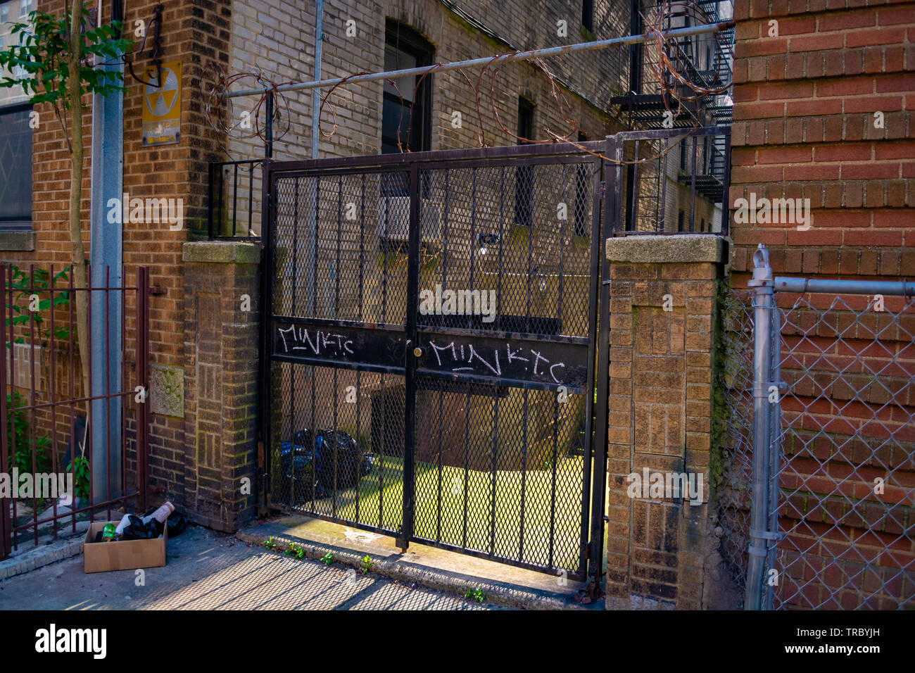 Fire escape graffiti hi-res stock photography and images - Alamy Fire escape graffiti hi-res stock photography and images - Alamy