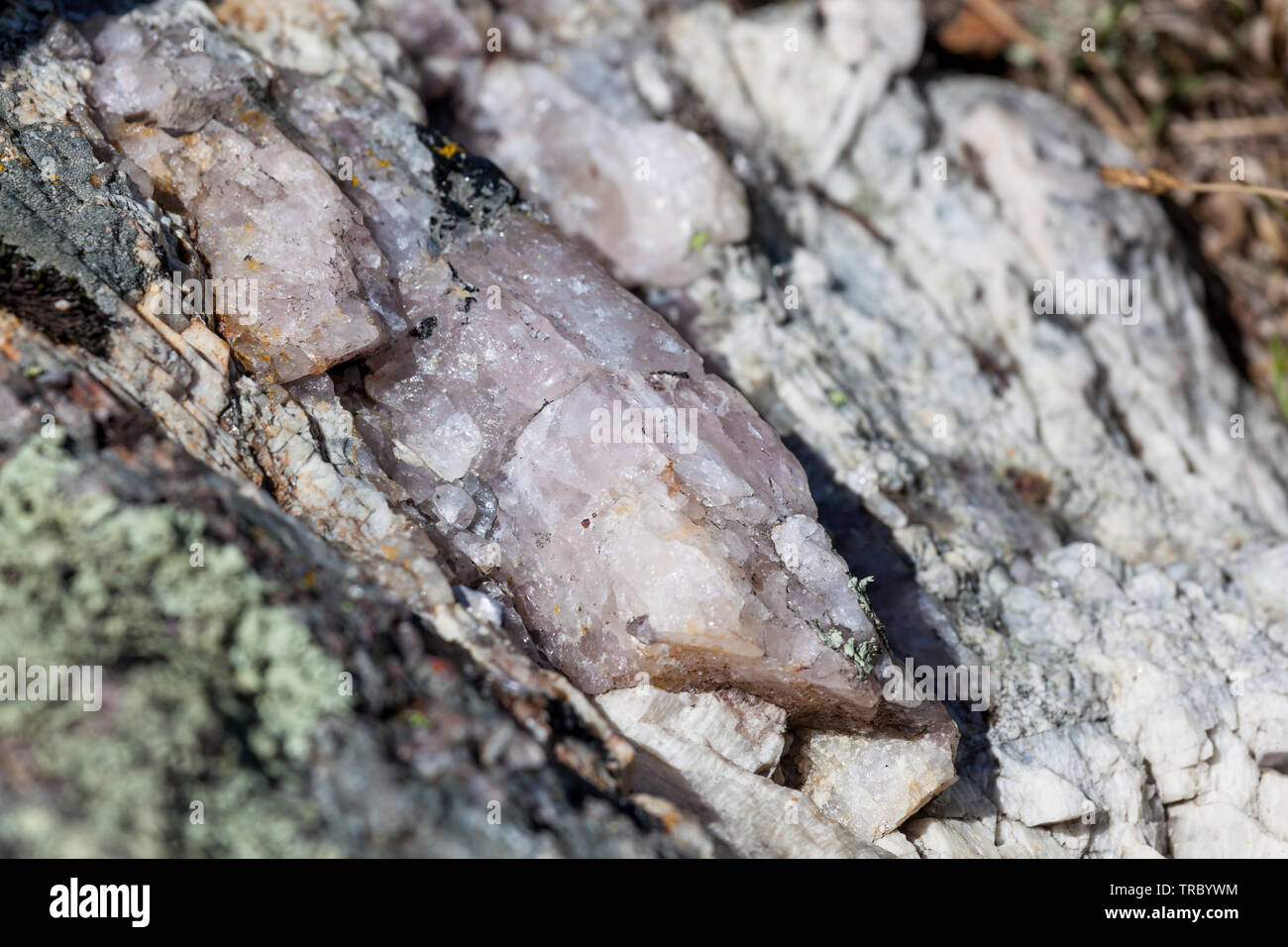 Crystal embedded in rock hi-res stock photography and images - Alamy